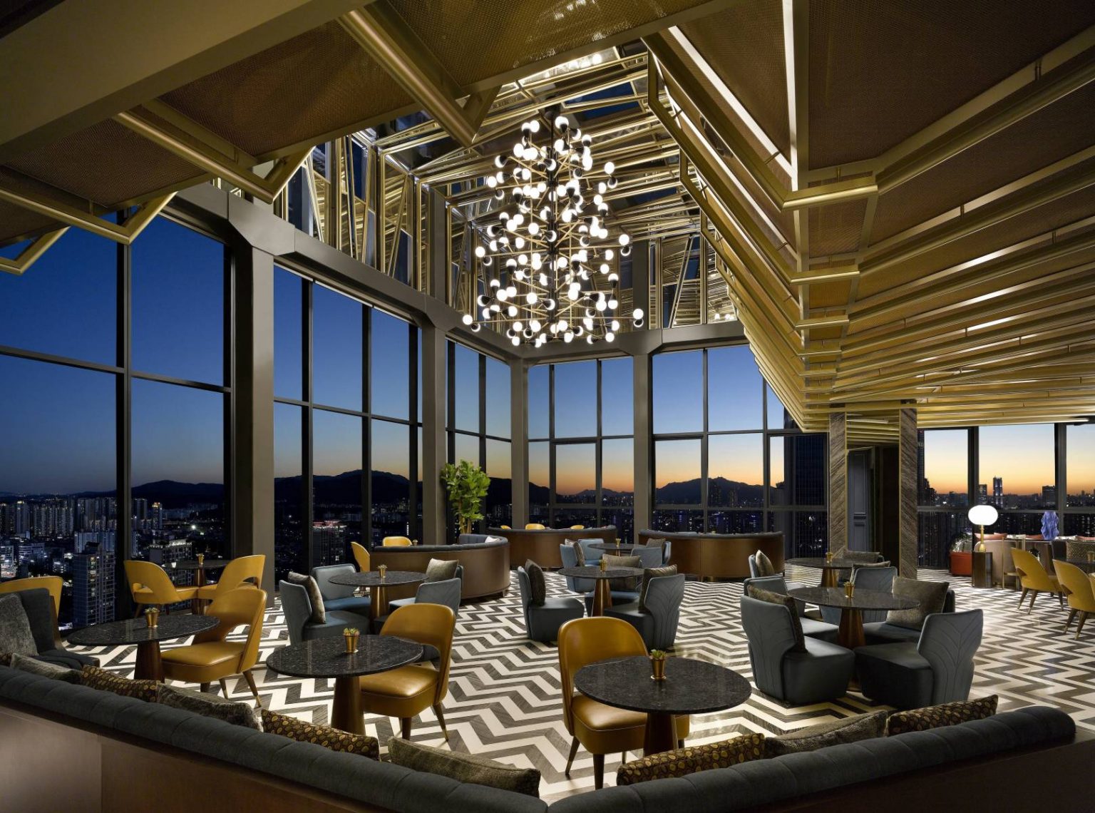 Latitude 32 | Sofitel Ambassador Seoul | Rooftop bar with a view
